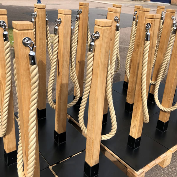 Character Oak Rope Barrier Posts with Heavy Duty Steel Base White Light ...